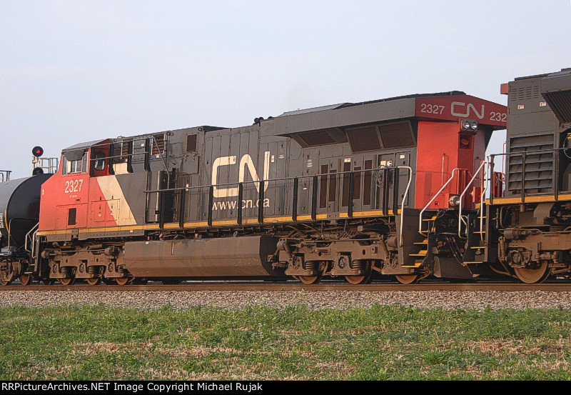 CN 2327